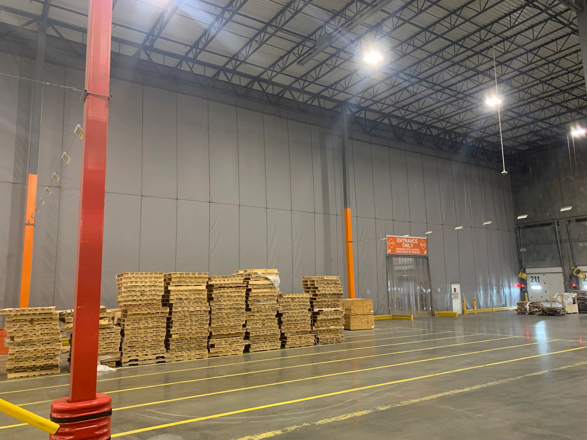 Industrial Curtain Walls Work for Dust Control Applications | Rite-Hite